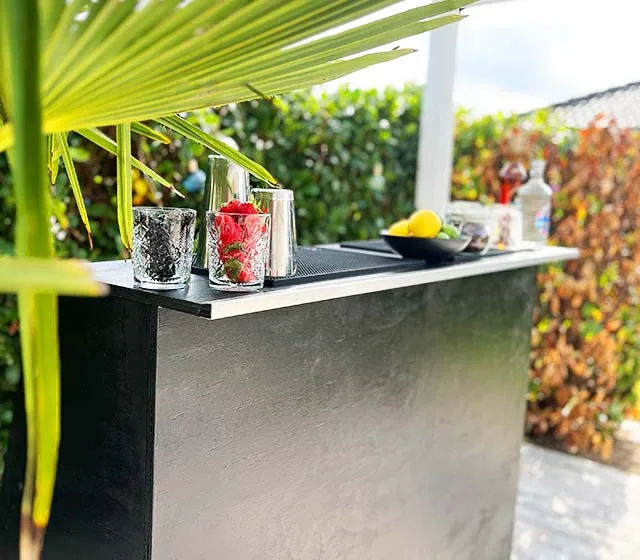 Lej en mobilbar til private- og firmafester med alt inklusive — BareénBar